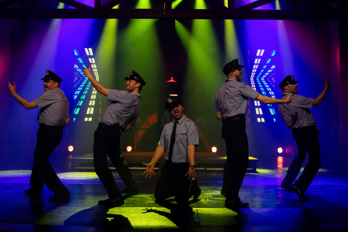 Alul semmi - Móricz Zsigmond Színház